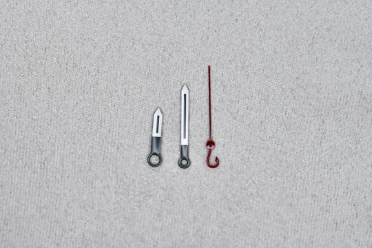 Grey & White Spear Hand Set w. Red "Hook Second Hand - New – Secondhand ...