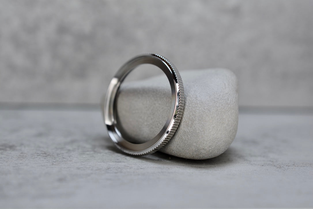 SKX013 Polished Silver Coin Edge Bezel - New – Secondhand Mods